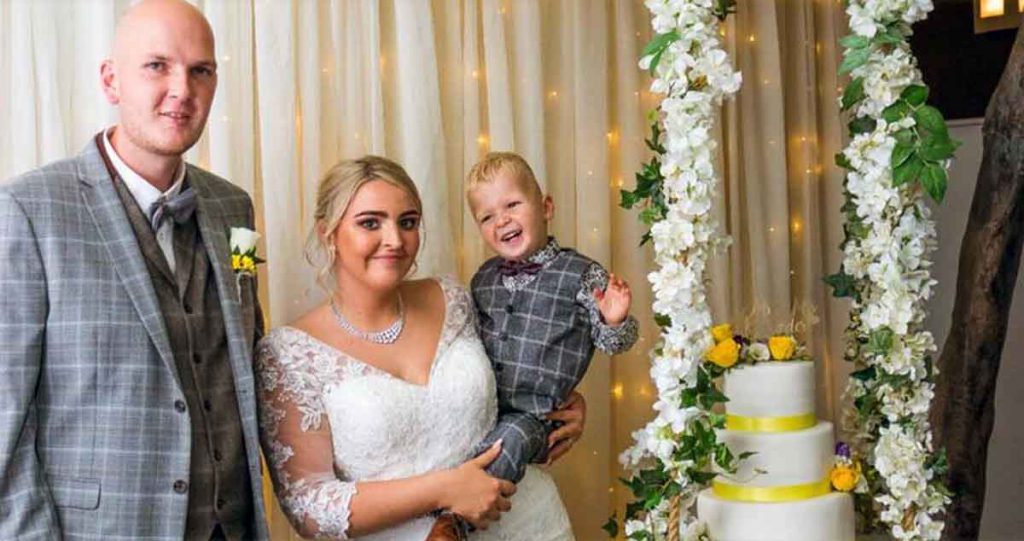 Mom Suffering Anaphylaxis on Flight Next to Sleeping Son Saved By Her ...